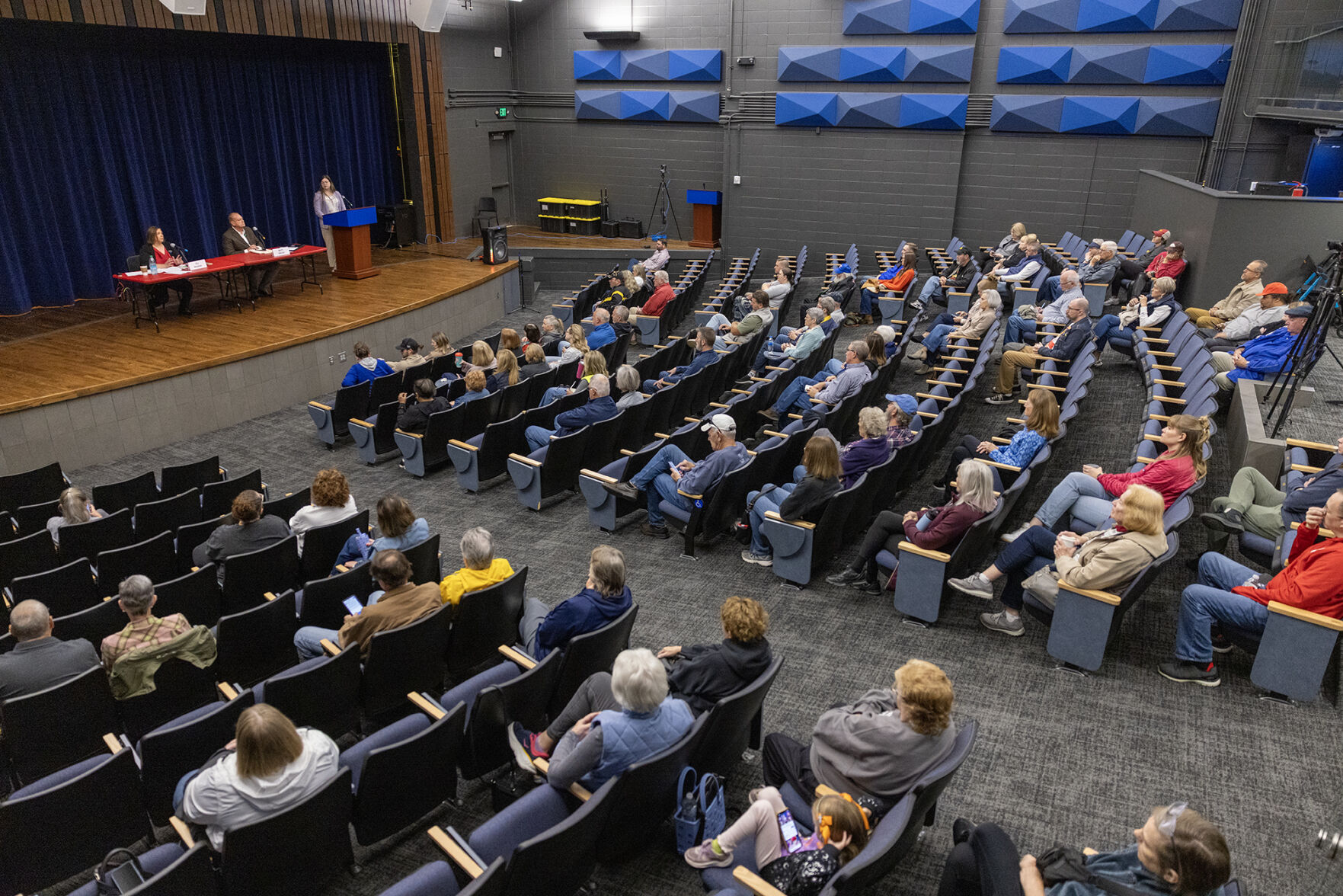 Jill Shudak, Matt Walsh square off during Council Bluffs Chamber ...