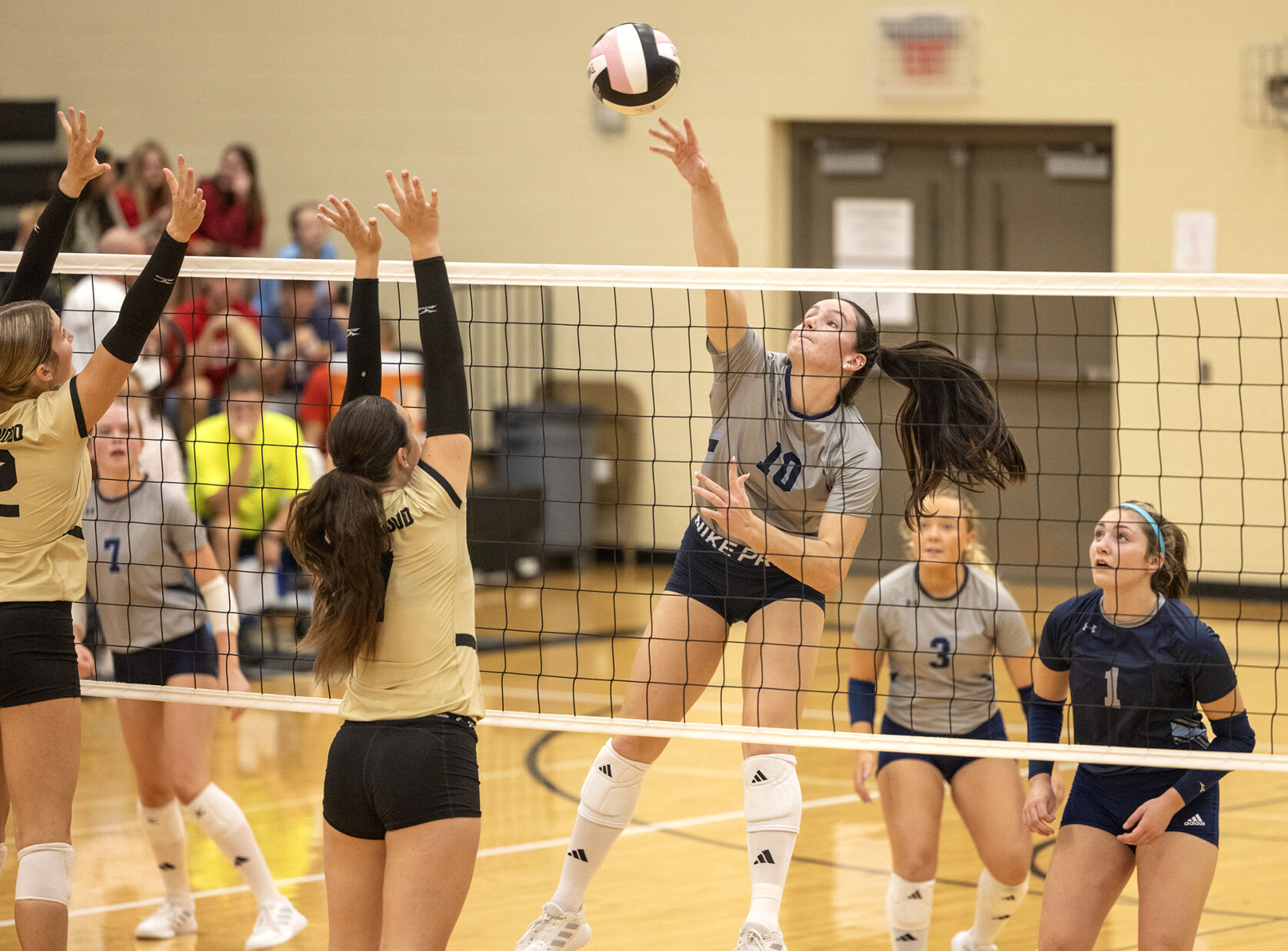 Lewis Central holds off ferocious Glenwood rally, wins wild 5-set thriller