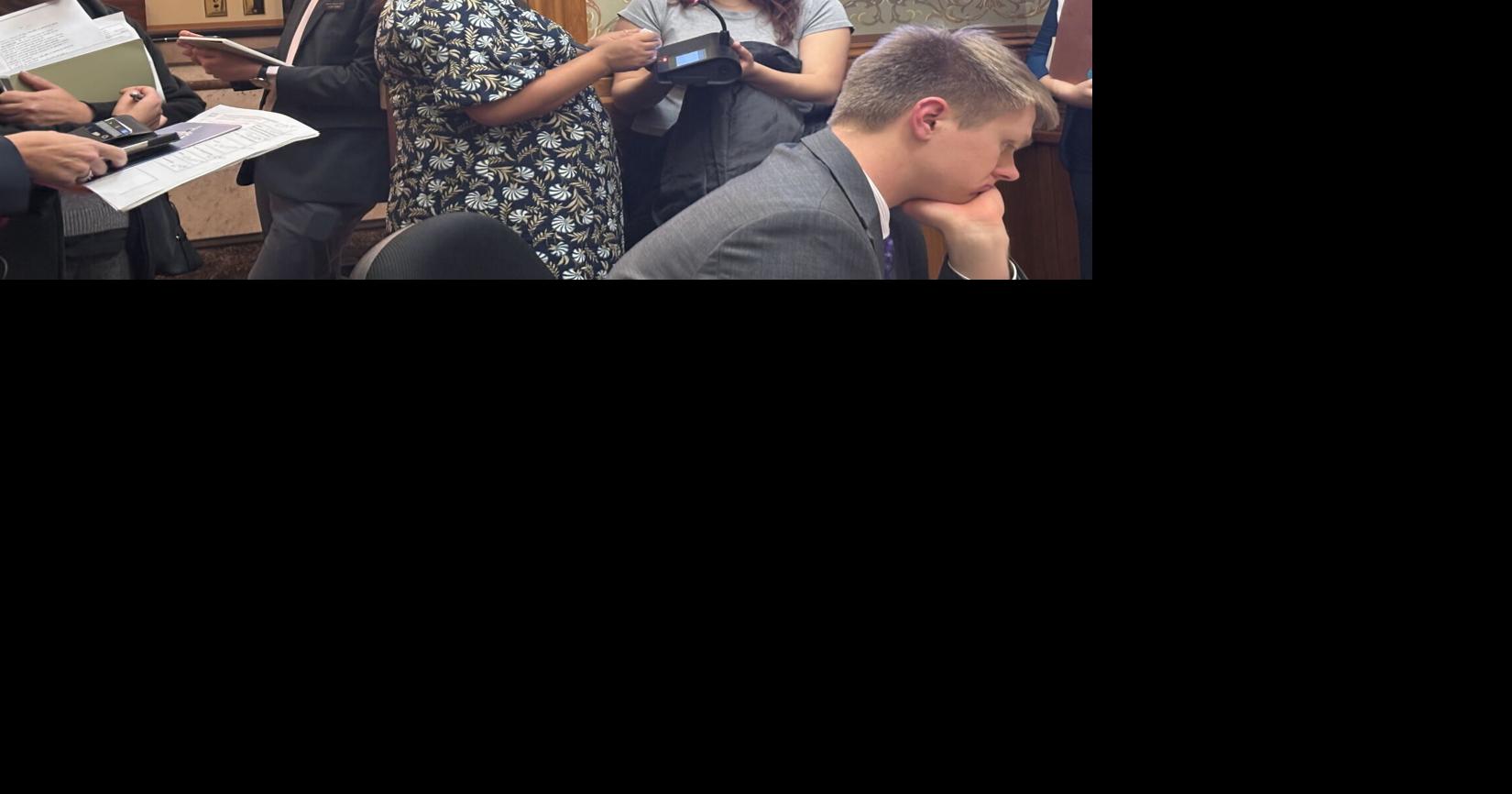 Iowa bill would require immigration check for driver's licenses