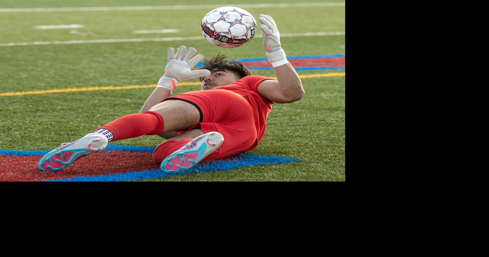 PHOTOS: Lynx defense key in 1-0 win over Lewis Central