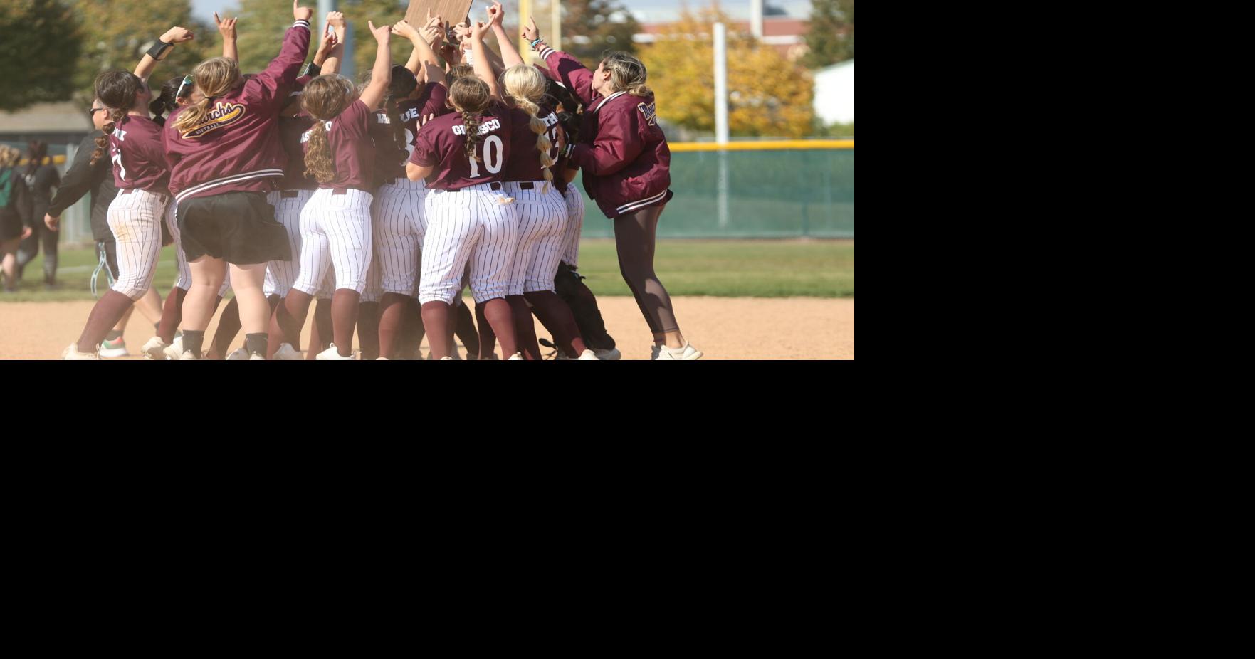 SOFTBALL: 30 straight! Offense explodes as Monarchs clinch another ...