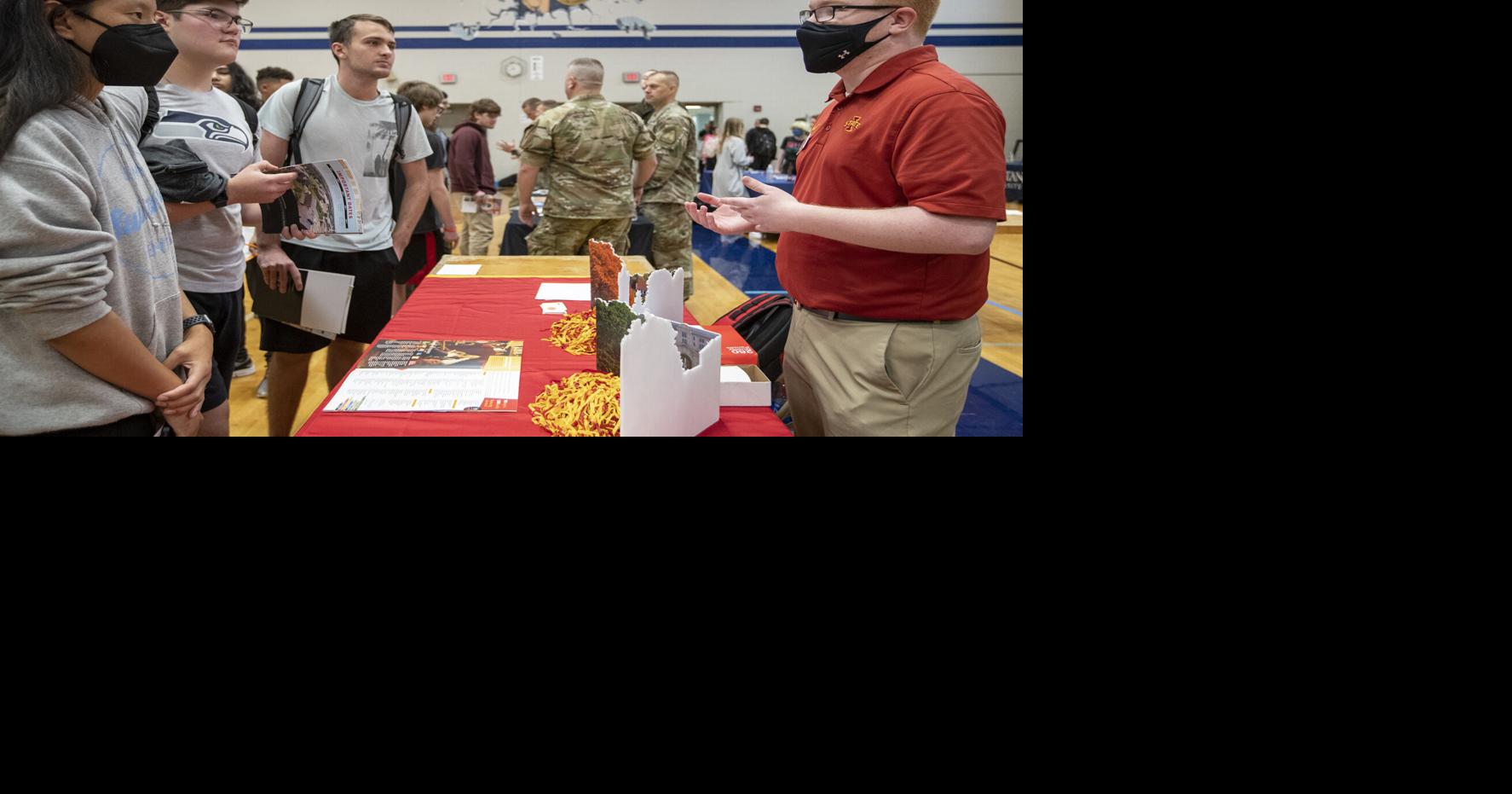 High school students research, shop for a college or university