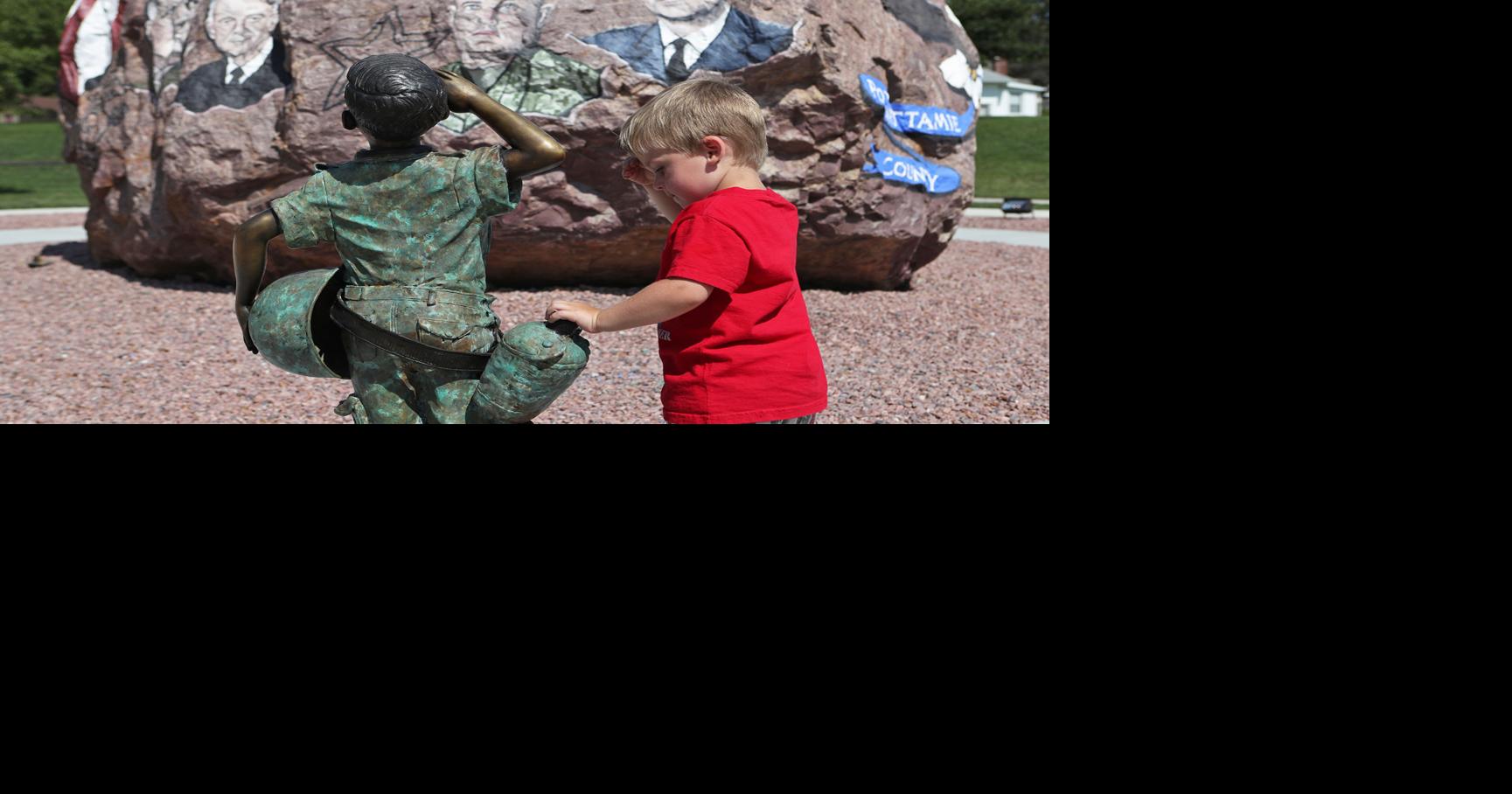 Pottawattamie County Freedom Rock honors those who served, made the ...