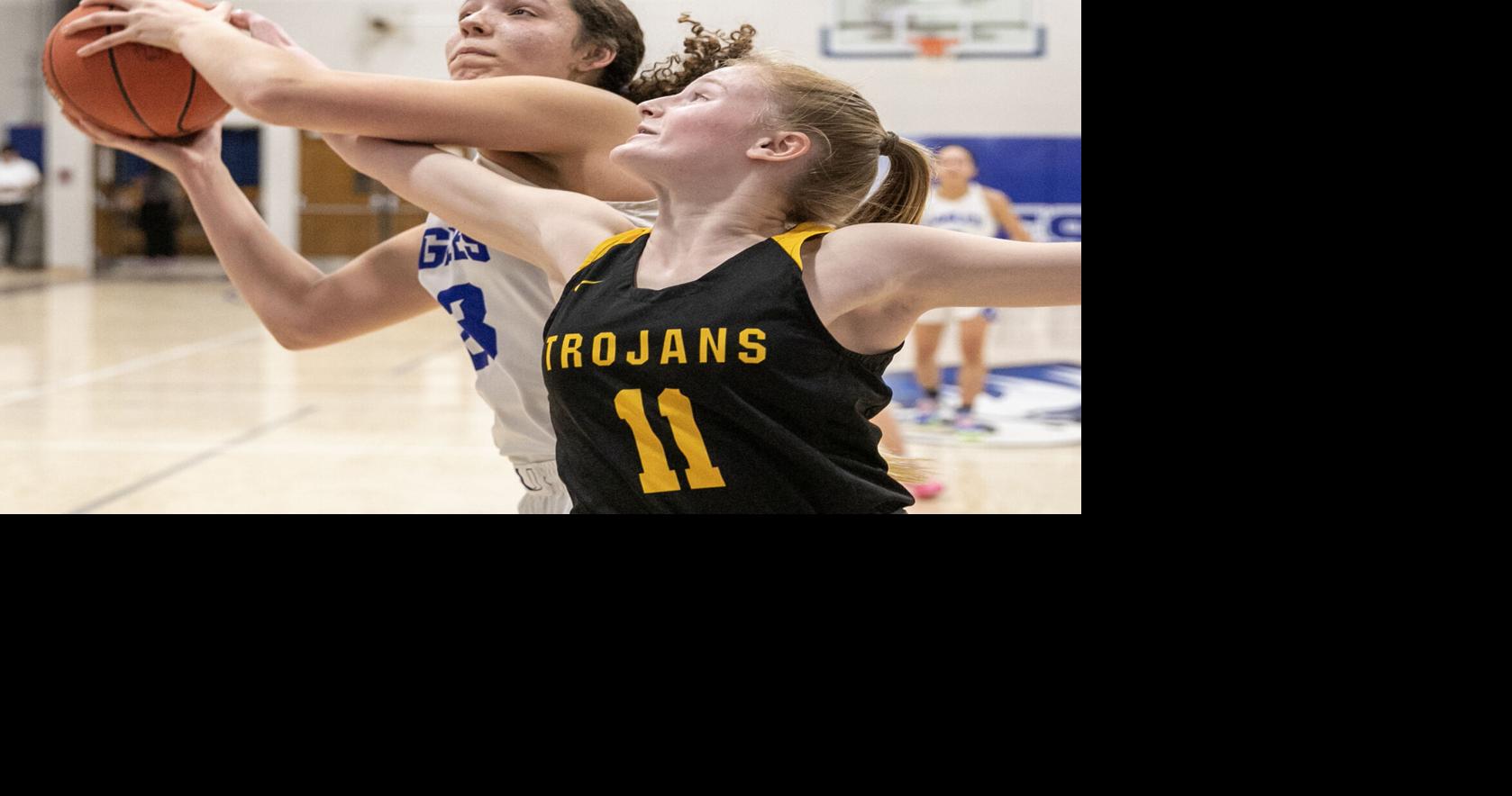 PHOTOS & VIDEO: Underwood basketball hosts Tri-Center girls, boys