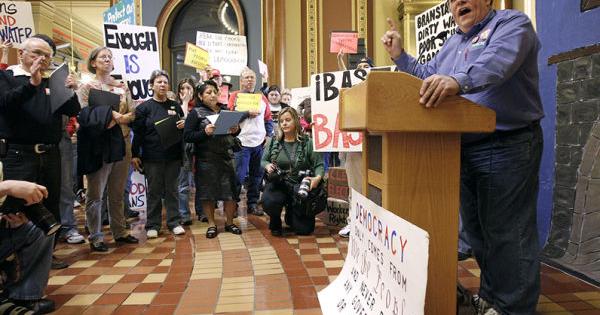 Iowa doesn't notify workers on do-not-rehire list