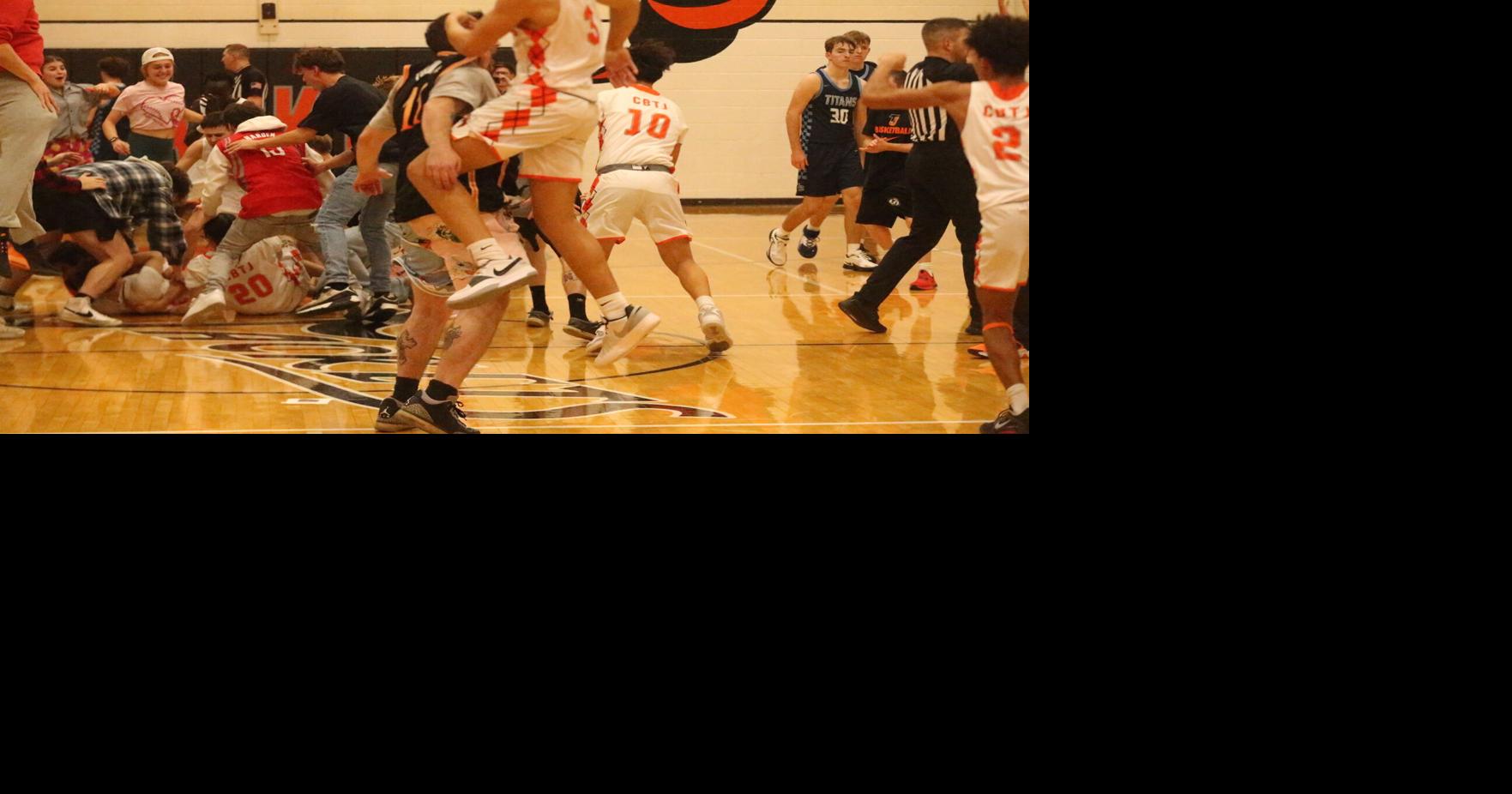 PHOTOS & VIDEO: Jackets stun Titans on buzzer-beating 3 in instant classic