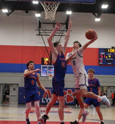 Lewis Central boys fall to late Decorah free throws