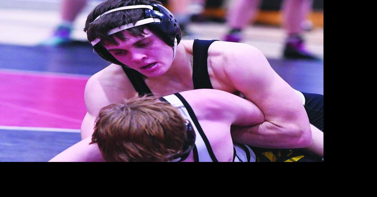 Glenwood boys wrestling splits duals at Clarinda Thursday