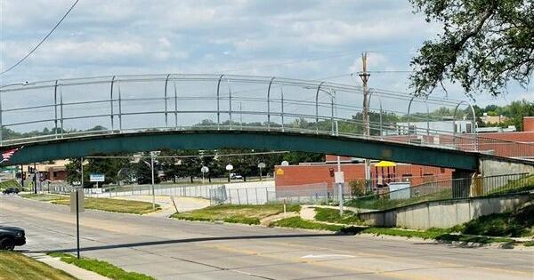 City of Bellevue demolishing Galvin Road pedestrian bridge