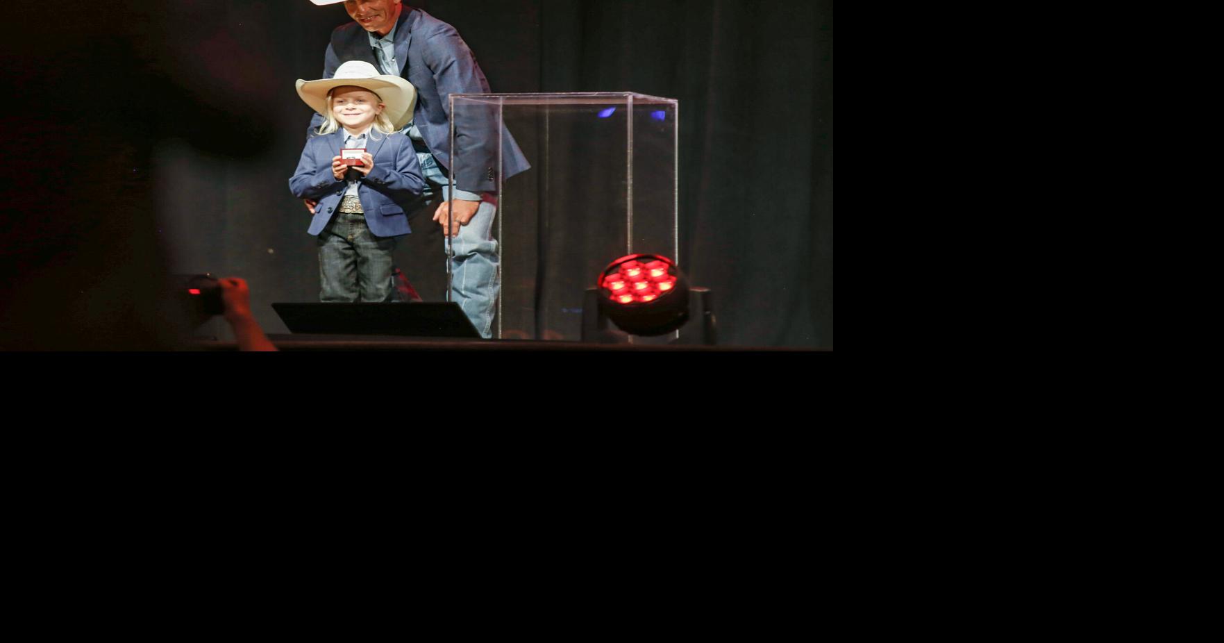PBR recognizes legendary figures in the sport of rodeo during Heroes ...