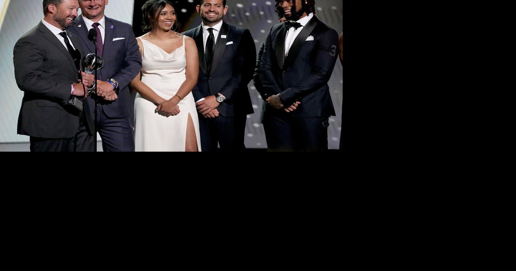 Damar Hamlin presents ESPY to Buffalo Bills training staff, OSU grad ...