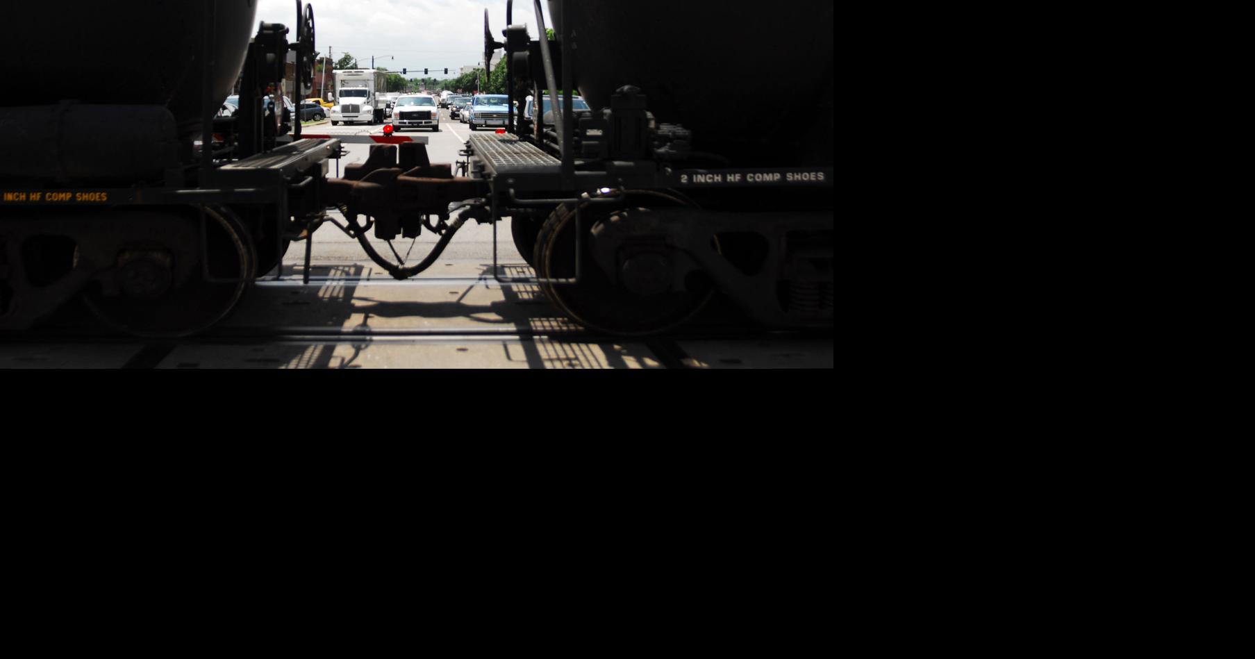 Transportation bill would issue fines for trains stopping traffic ...