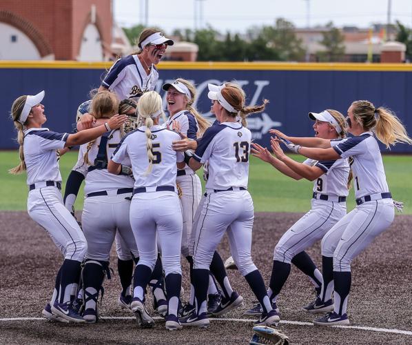 Bronchos rake to MIAA tournament title | Edmond | normantranscript.com