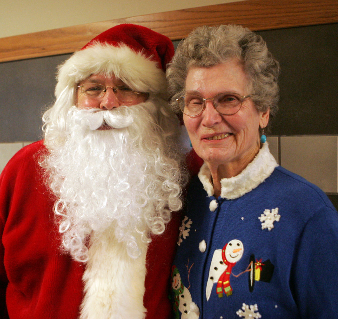 Community dinner spreads Christmas cheer | News | normantranscript.com