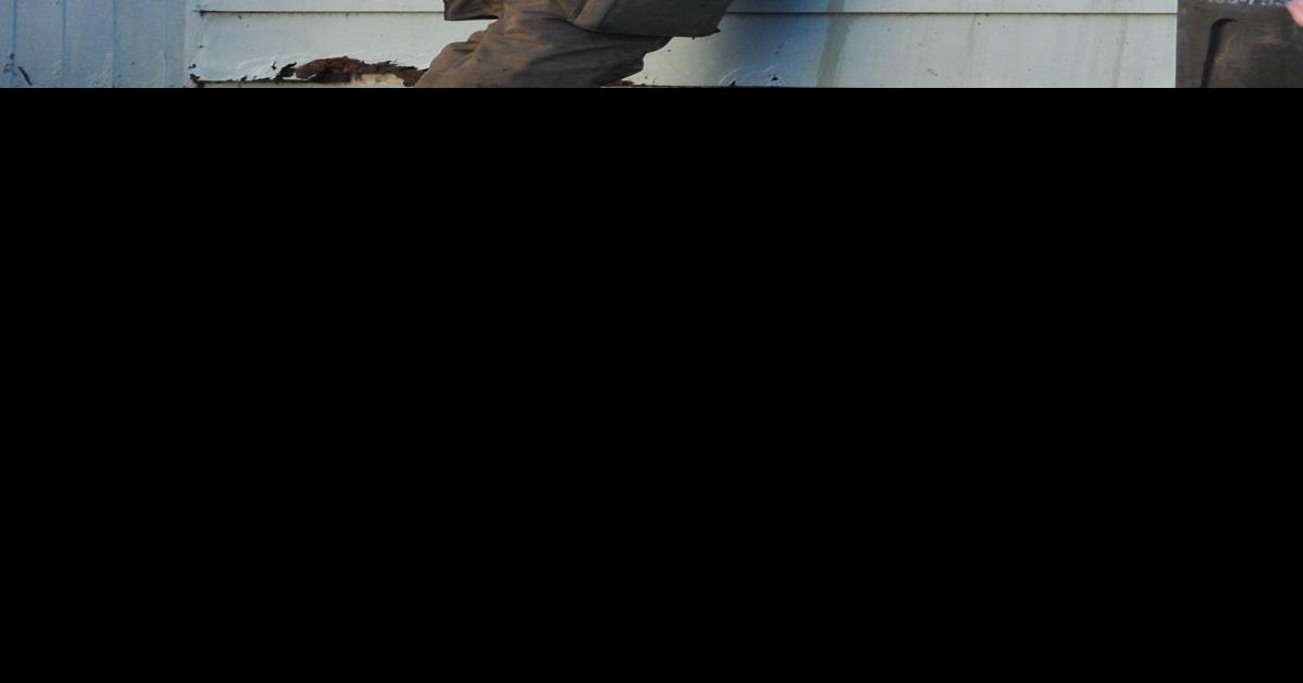 Moore Fire Dept. rescues two people from fire | News | normantranscript.com