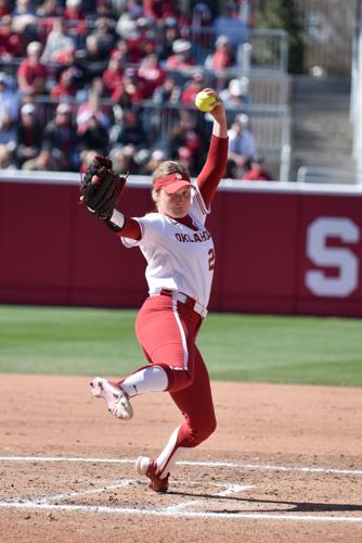 Maxwell fans 9, picks up win No. 10 against Kansas | Sports ...