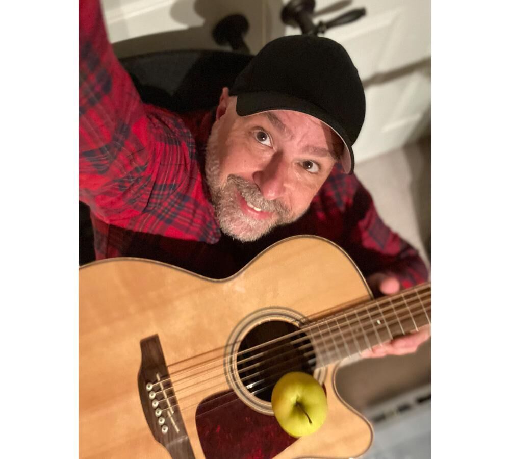 Brighton musician at Applefest