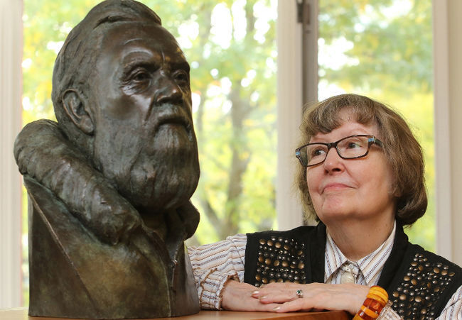 Port Hope library receives special donation from Mowat family