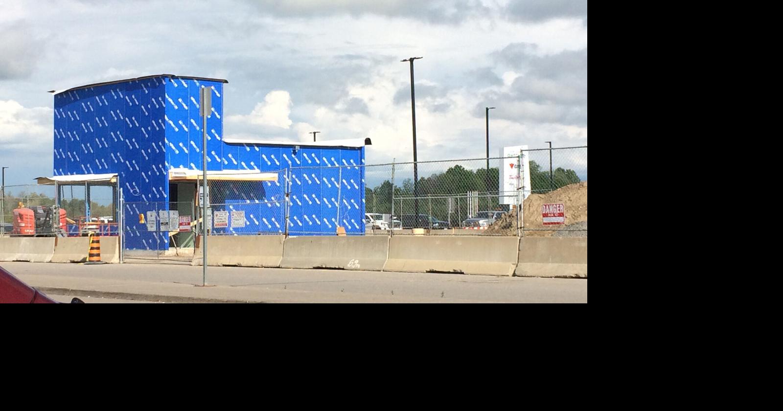 What’s Going on Here? Starbucks drive-thru, walk-up window to open at ...