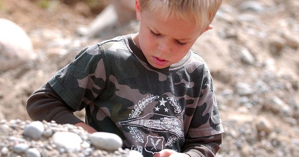 Goodwin Learning Centre students promote peace one pebble at a time
