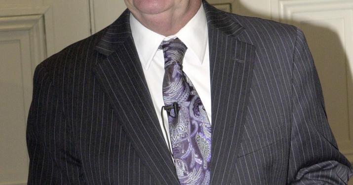 Gil Brocanier steps into the mayor's chair