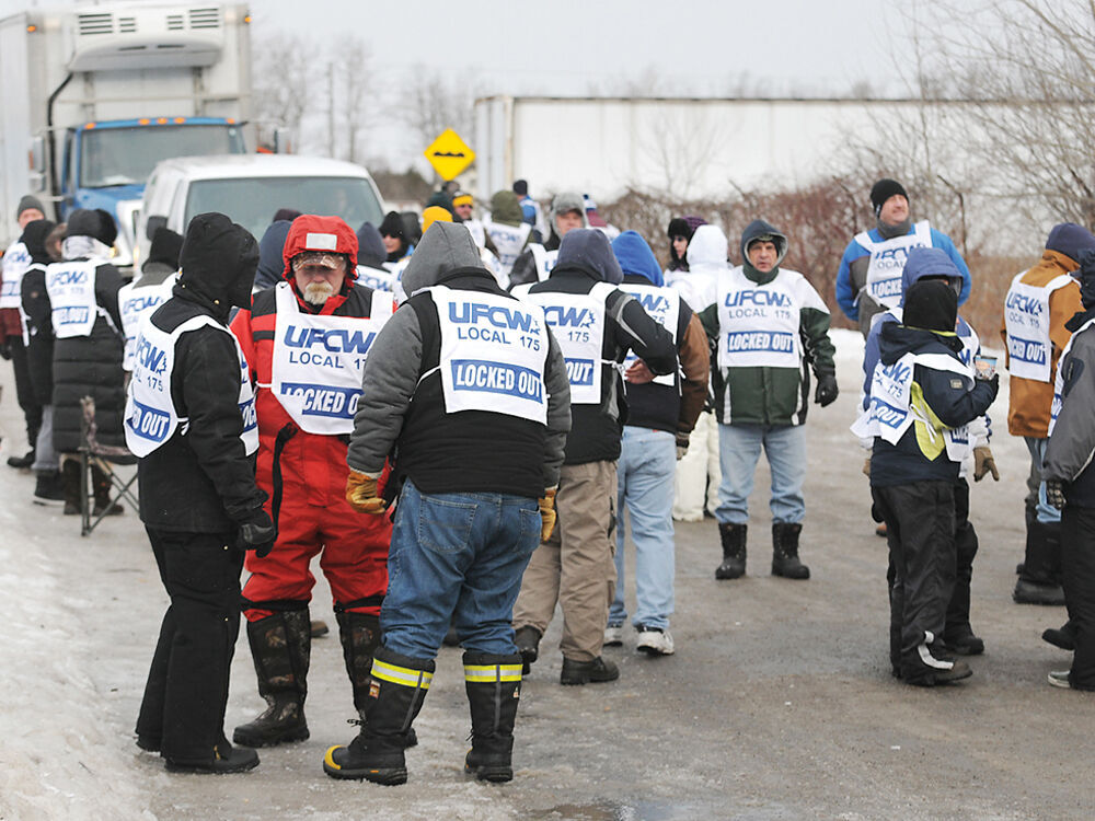 UPDATE: Cobourg’s Horizon Plastic workers to vote tonight on new contract