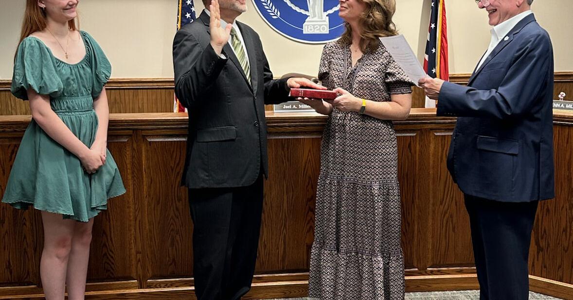 Miller takes oath of office | News | northwestsignal.net