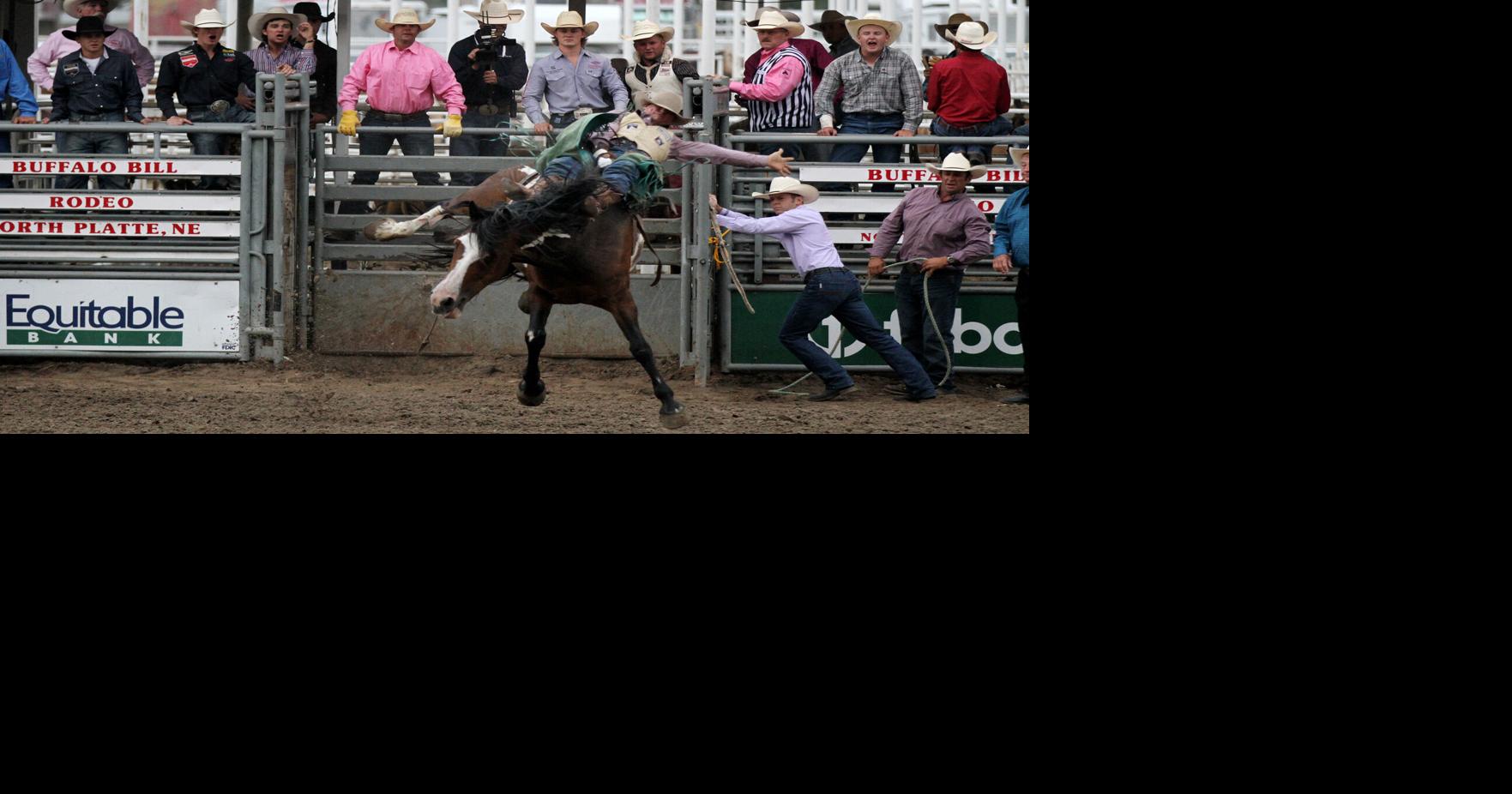 Sans fans, the second night of the Buffalo Bill Rodeo continues