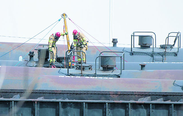 1 dead, 1 injured after rail car explosion in Omaha