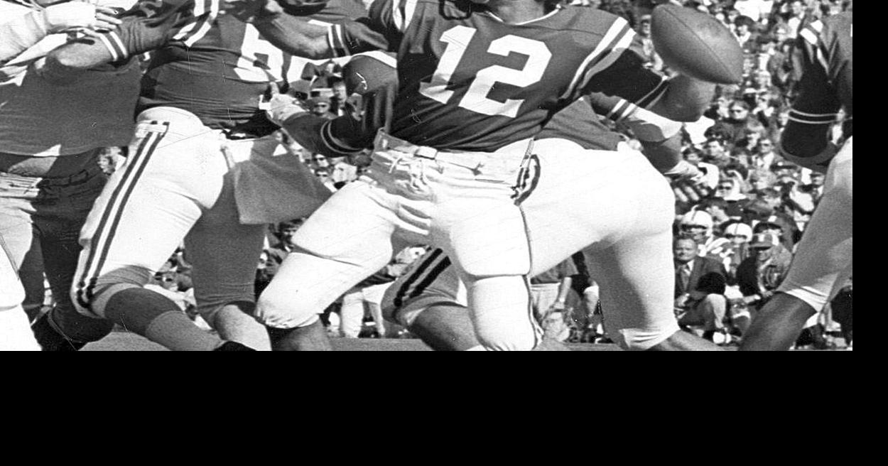 Former Husker QB Dave Humm dies at 65