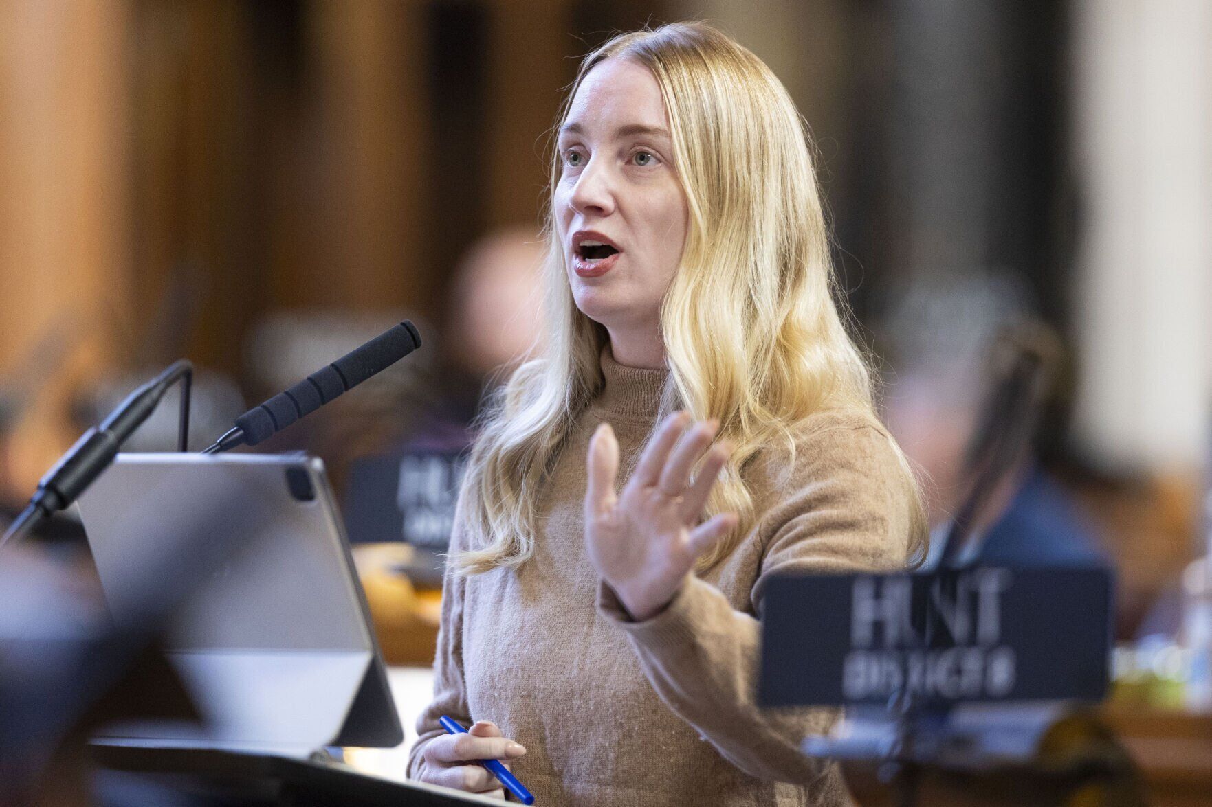Hardin-Hunt clash explodes, halting Unicam antisemitism bill
