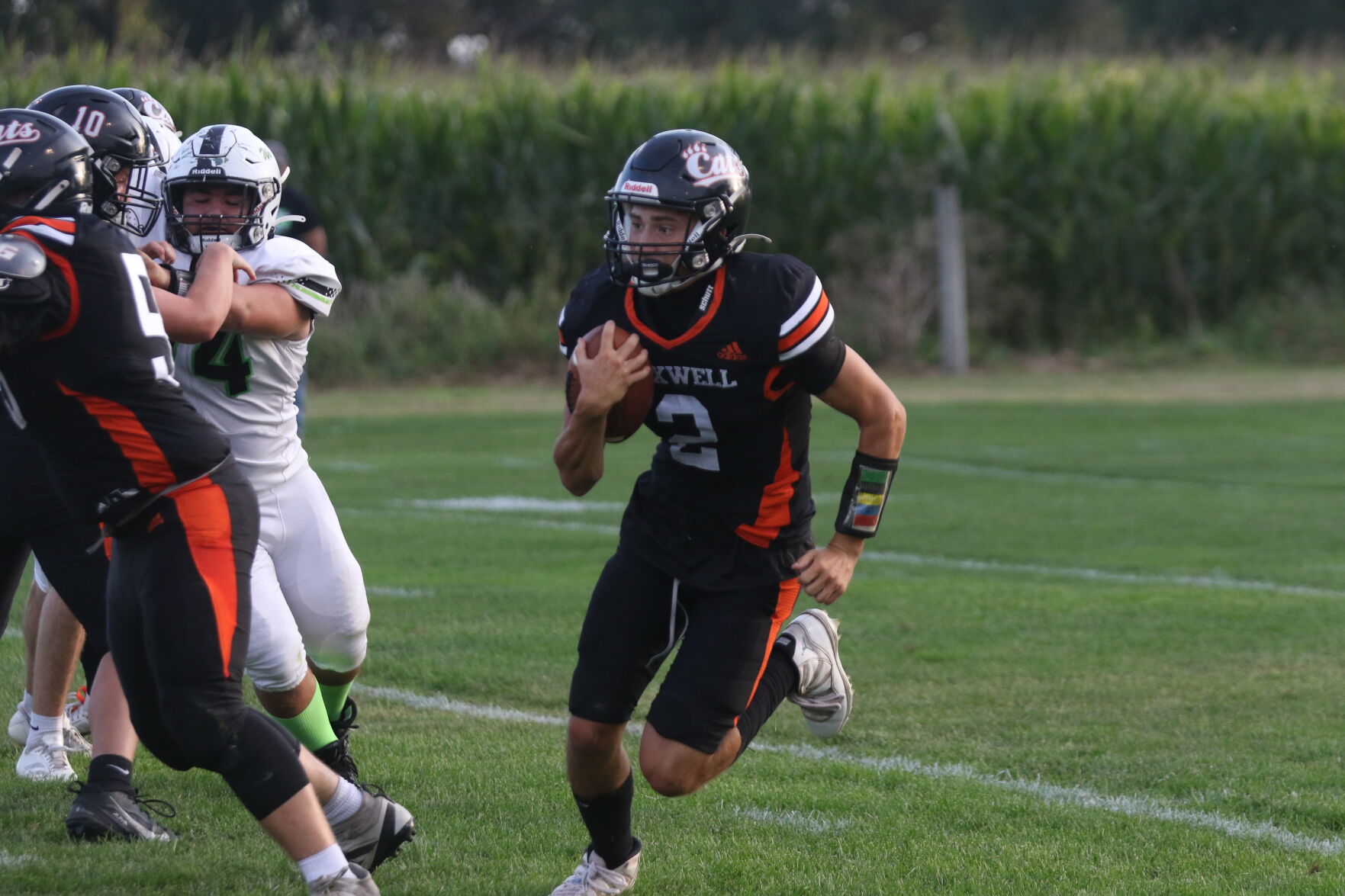 Jesse Reyes scores four touchdowns as Maxwell holds off Maywood-Hayes ...