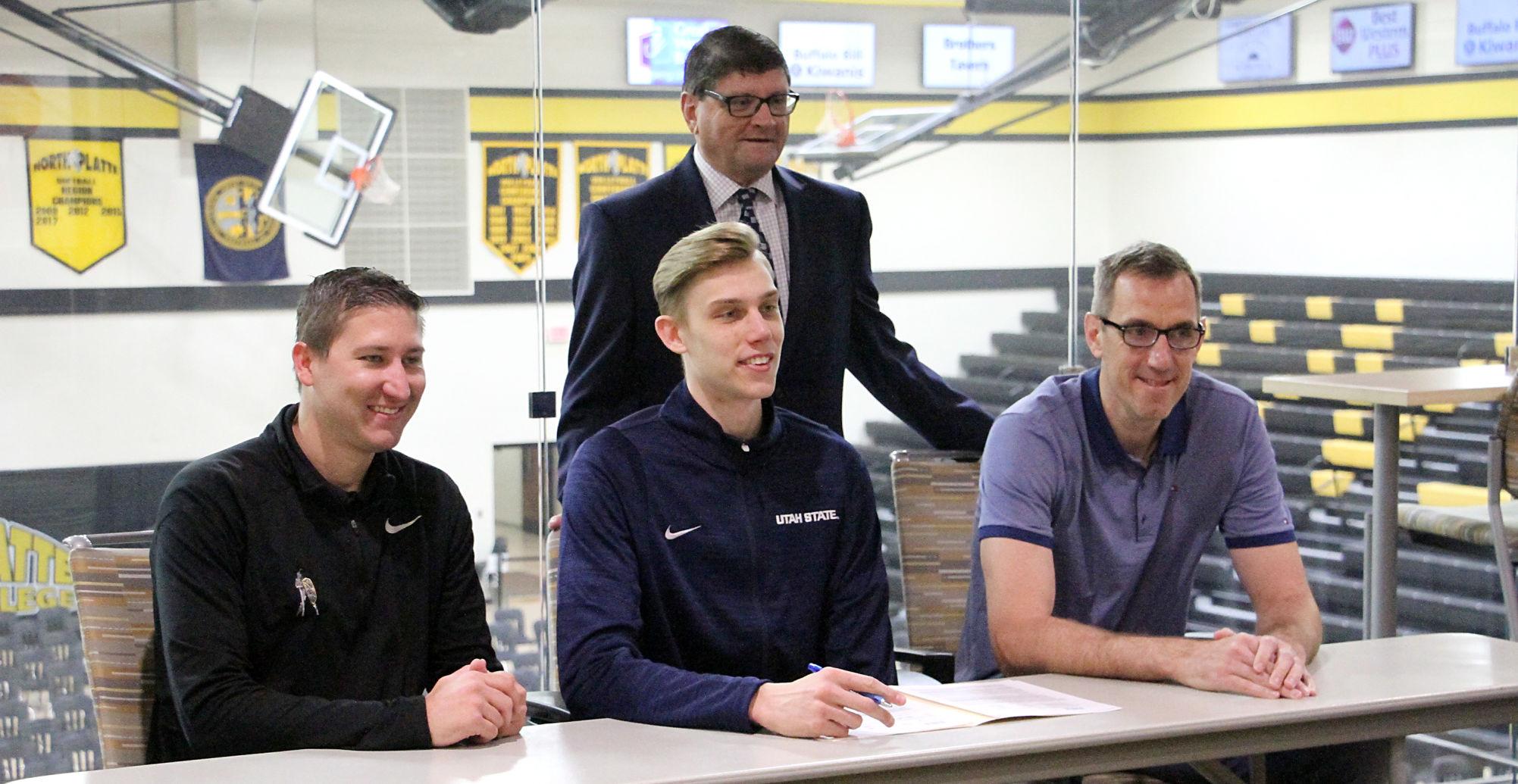 7-foot basketball player Karwowski signs to continue career at Utah State
