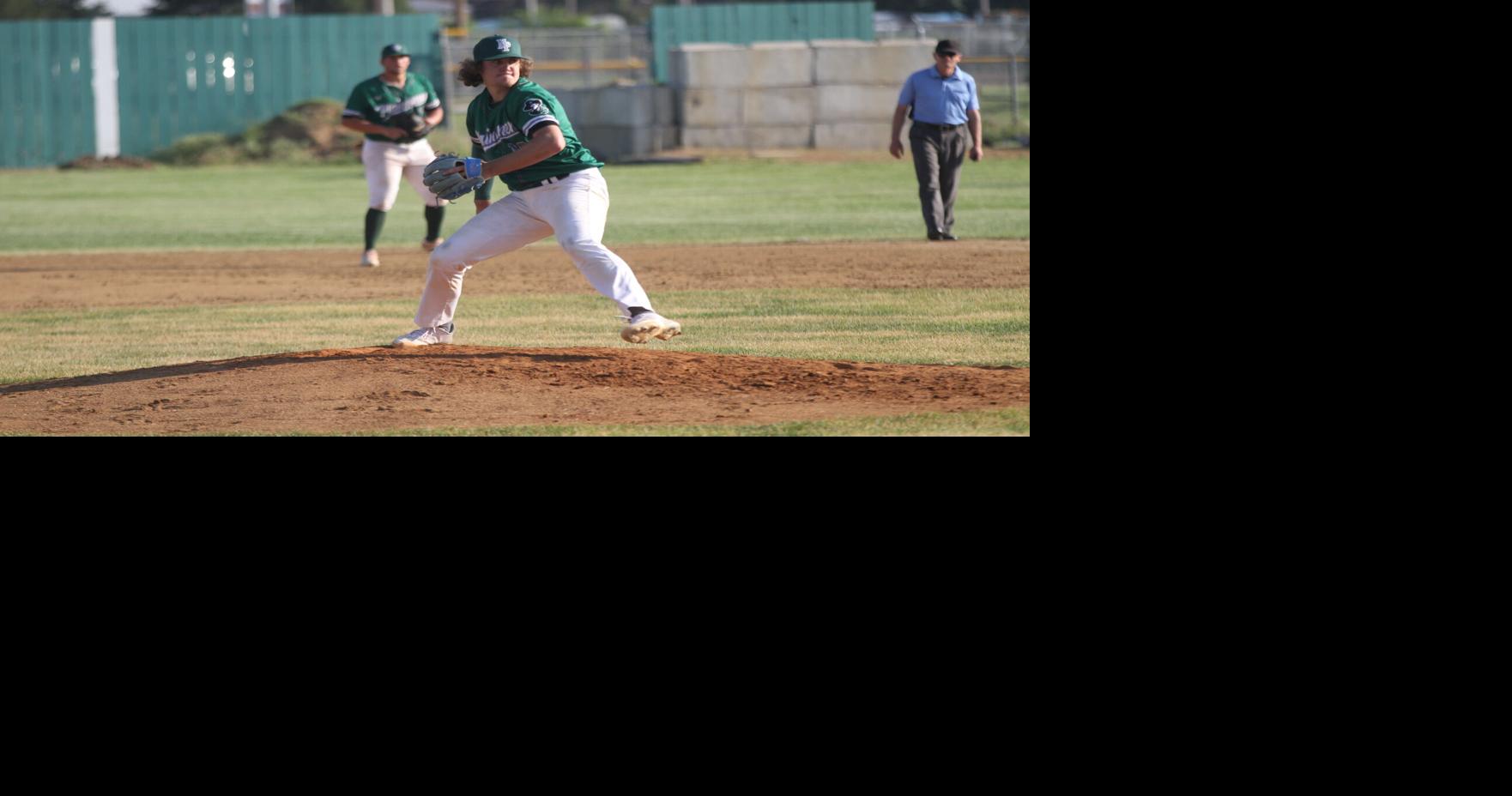 Plainsmen lose first game of doubleheader to Liberal Bee-Jays