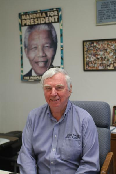 Airport manager Sharkey to retire