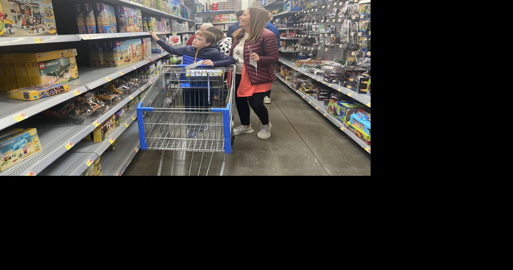 Santa Cop volunteer shoppers hit the toy aisles again to benefit area ...