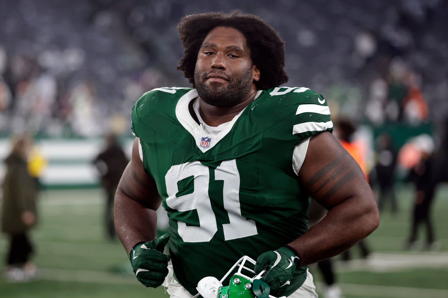 Jets lineman Jowon Briggs can tackle, play 12 instruments