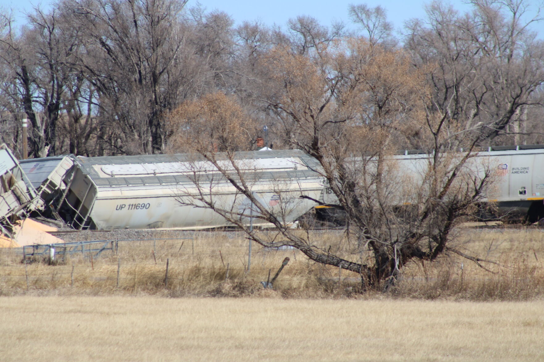 North Platte derailment piles up corn, wrecked grain cars