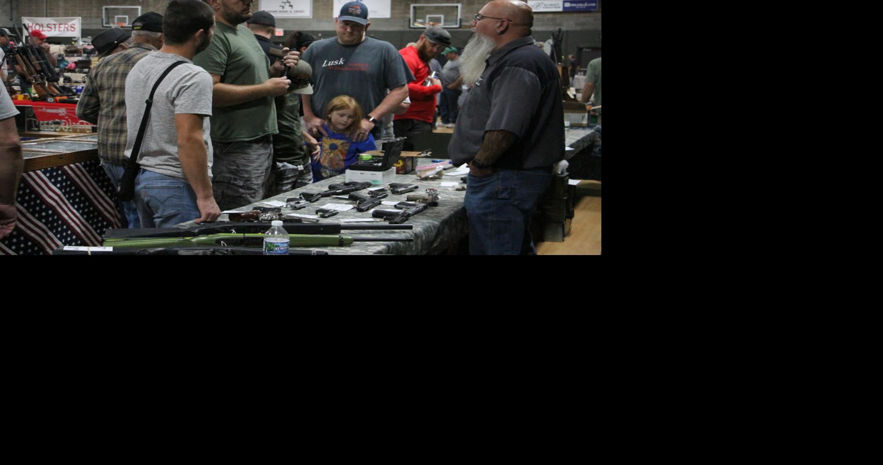 Sportsmen shop guns and knives at annual show
