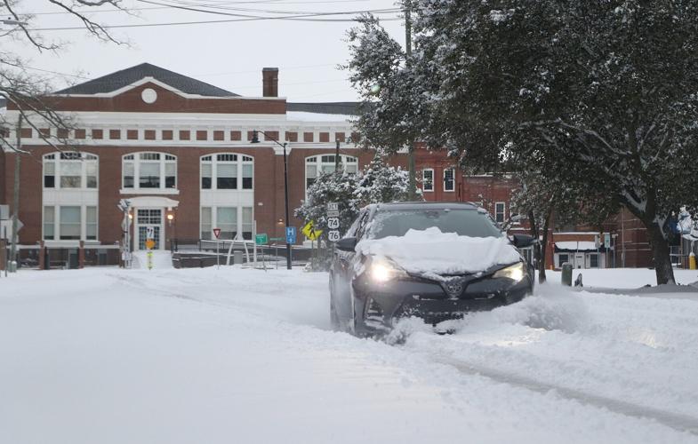 Snow blankets Columbus; officials urge residents to stay off roads ...