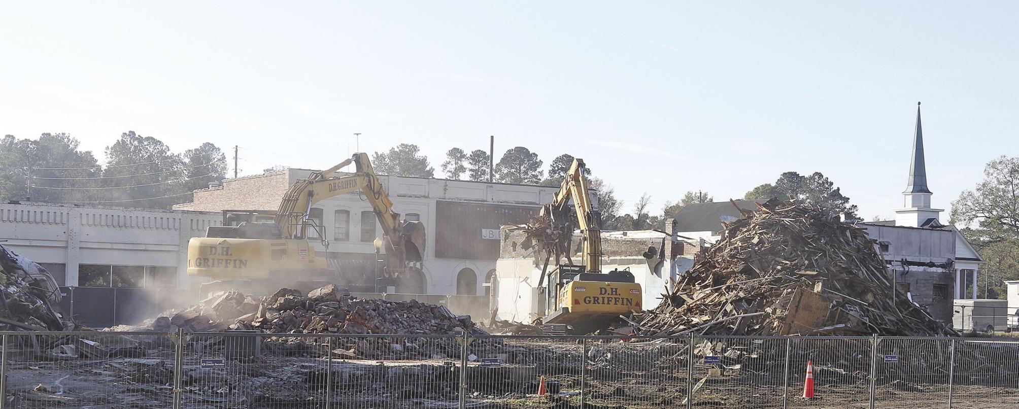 ‘A new beginning’: Wreckers begin to raze Fair Bluff’s flood-damaged ...