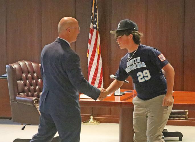 Columbus commissioners honor World Series teams | Sports | nrcolumbus.com