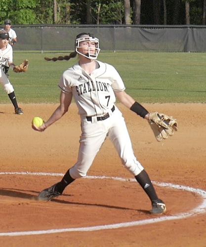 Stallions softball bruise Knights | Sports | nrcolumbus.com