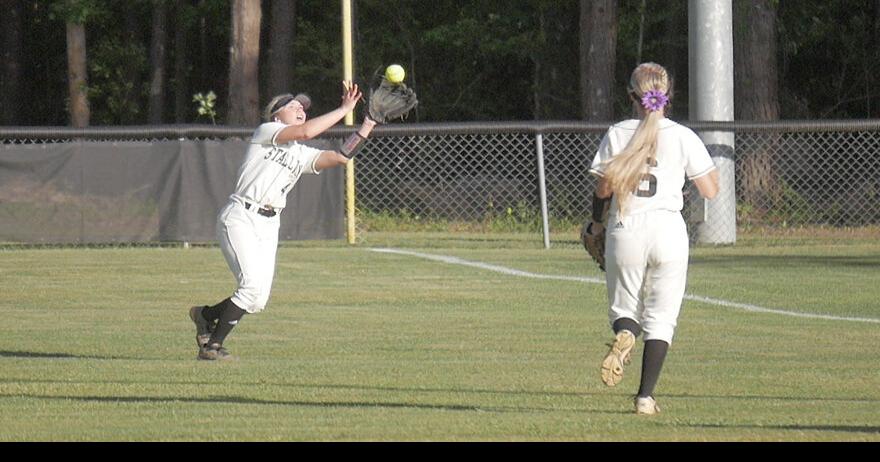 Stallions softball bruise Knights | Sports | nrcolumbus.com