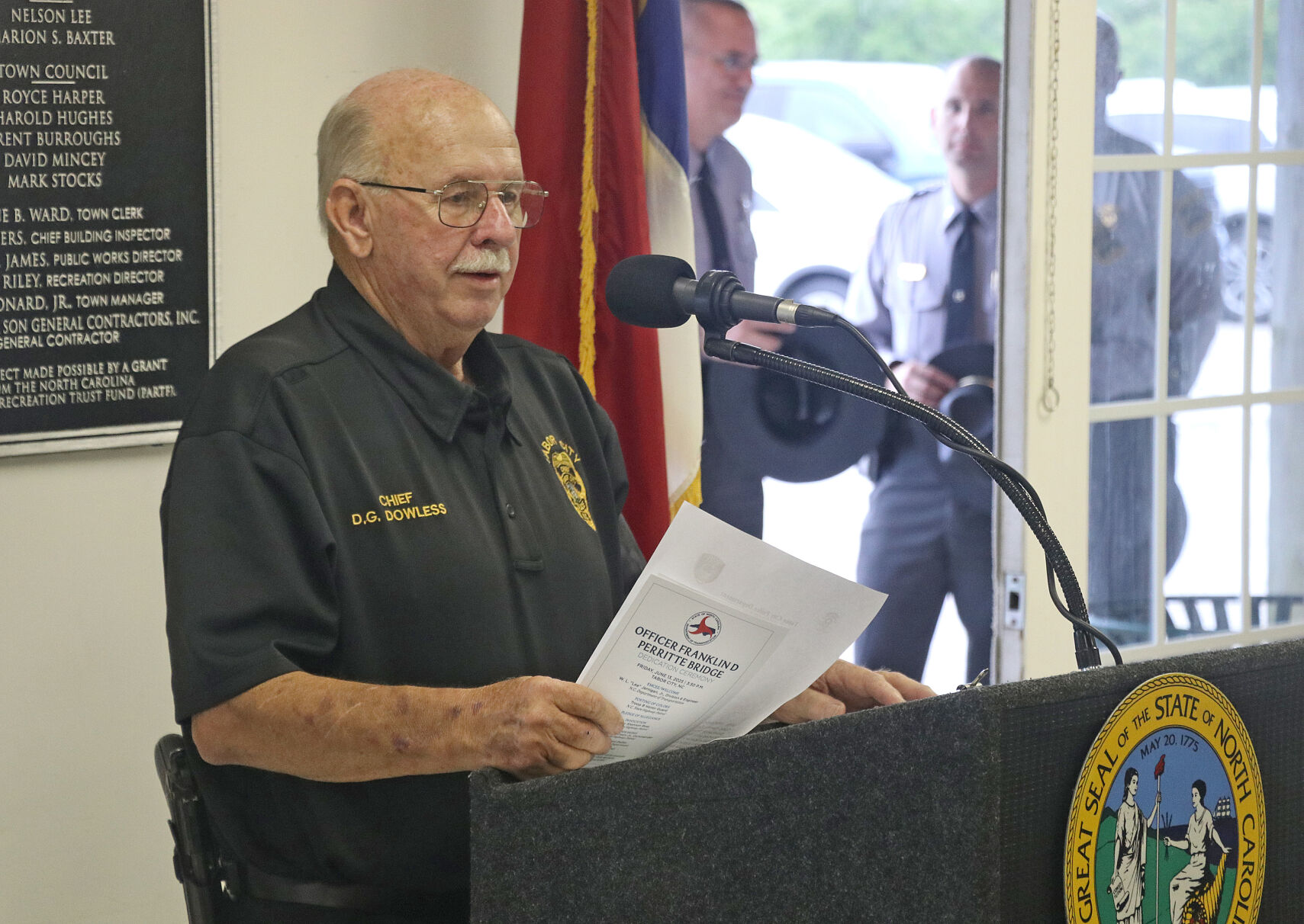 As he retires, Tabor City’s chief helps find who’s next | Public Safety ...