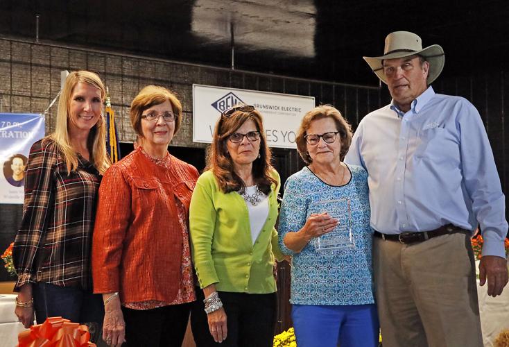 ‘Sawdust soldiers’ prepare for Tuesday opening of Columbus fair ...
