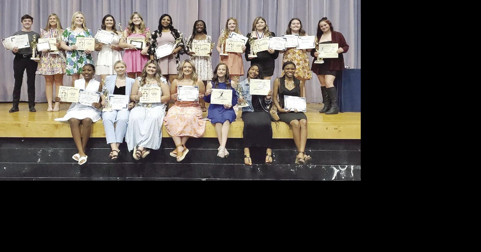Vikings recognize athletic award winners | Sports | nrcolumbus.com