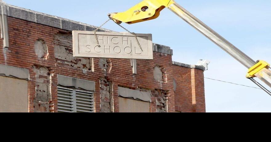 Beginning of the end: WHS sign comes down | Education | nrcolumbus.com