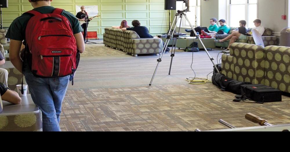 Hana Pestle plays for students in Bruce lobby | Arts & Life | ntdaily.com