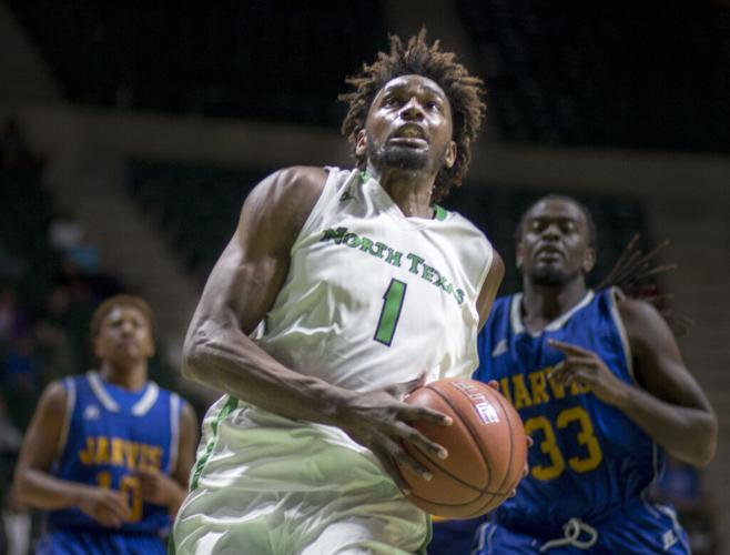 Men's basketball dominates in season opener | Sports | ntdaily.com